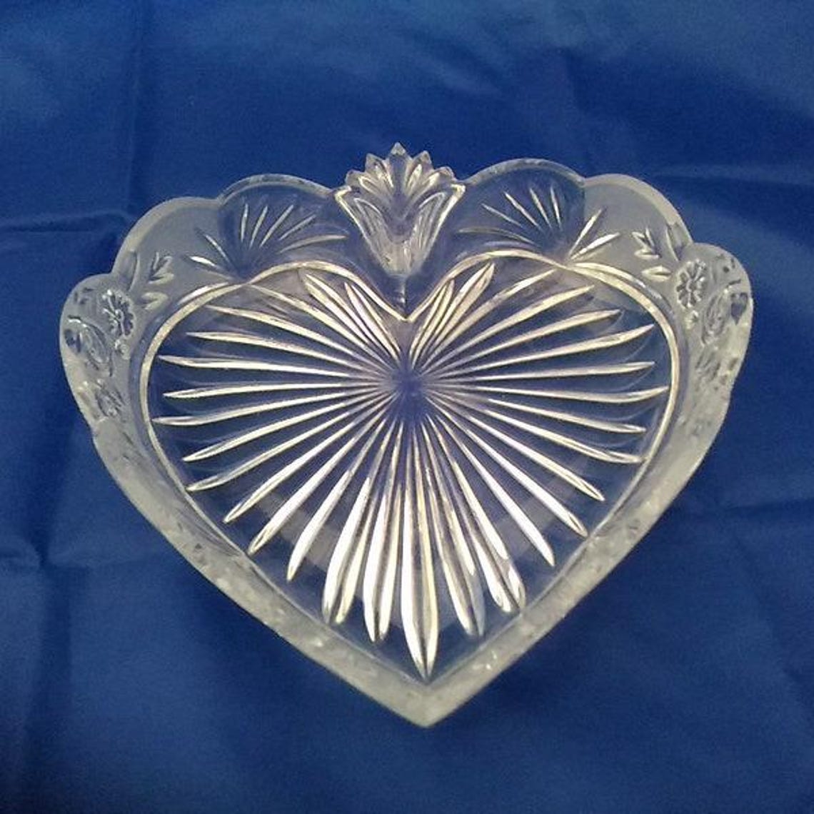 An Oneida Southern Garden Pattern Crystal 8 Inch Heart Dish, With 2 ...