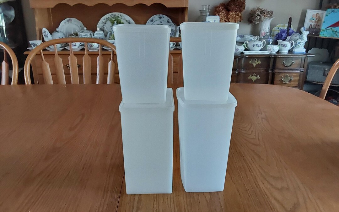 A Set of 2-2 Quart Tupperware and 2-1 Quart No Brand Clear Plastic ...