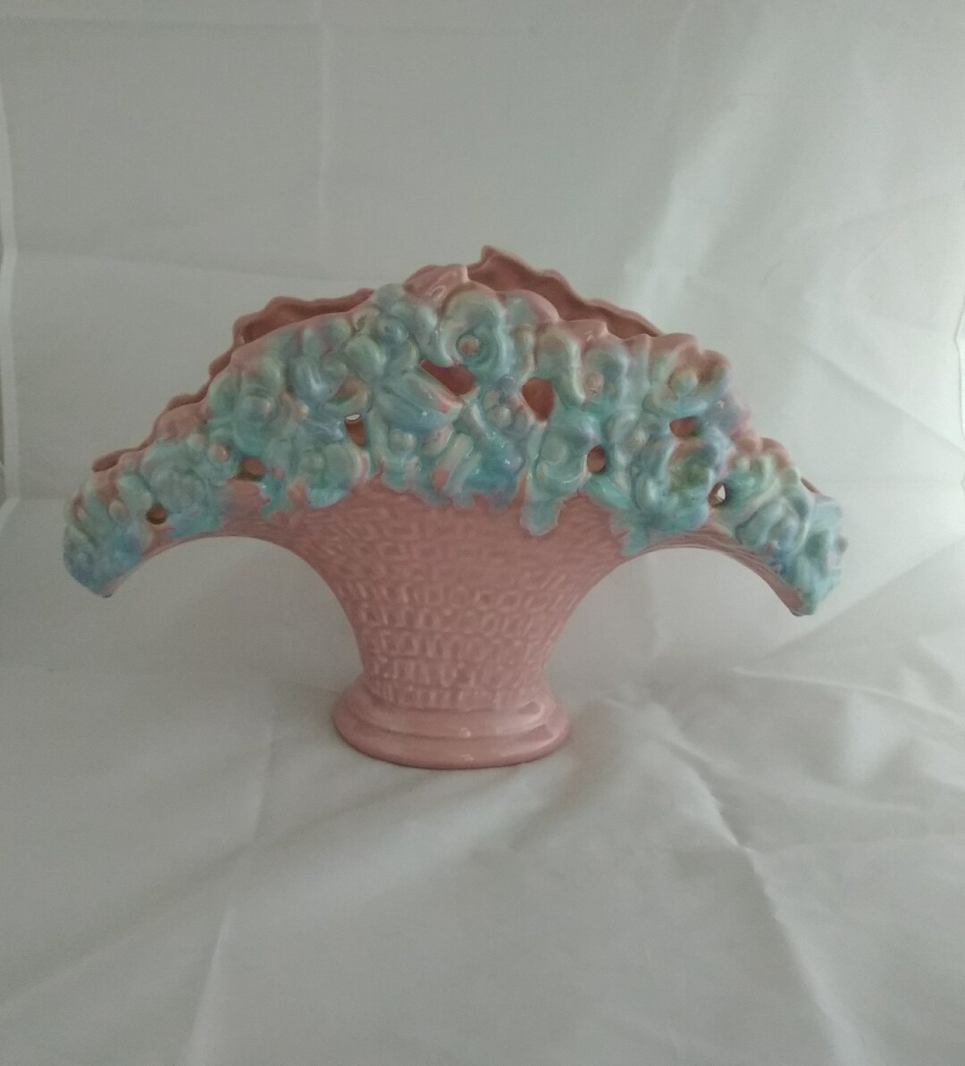 A 1940s Royal Haeger USA Pottery Pink Fan Basket of Blue Blossoms. It ...