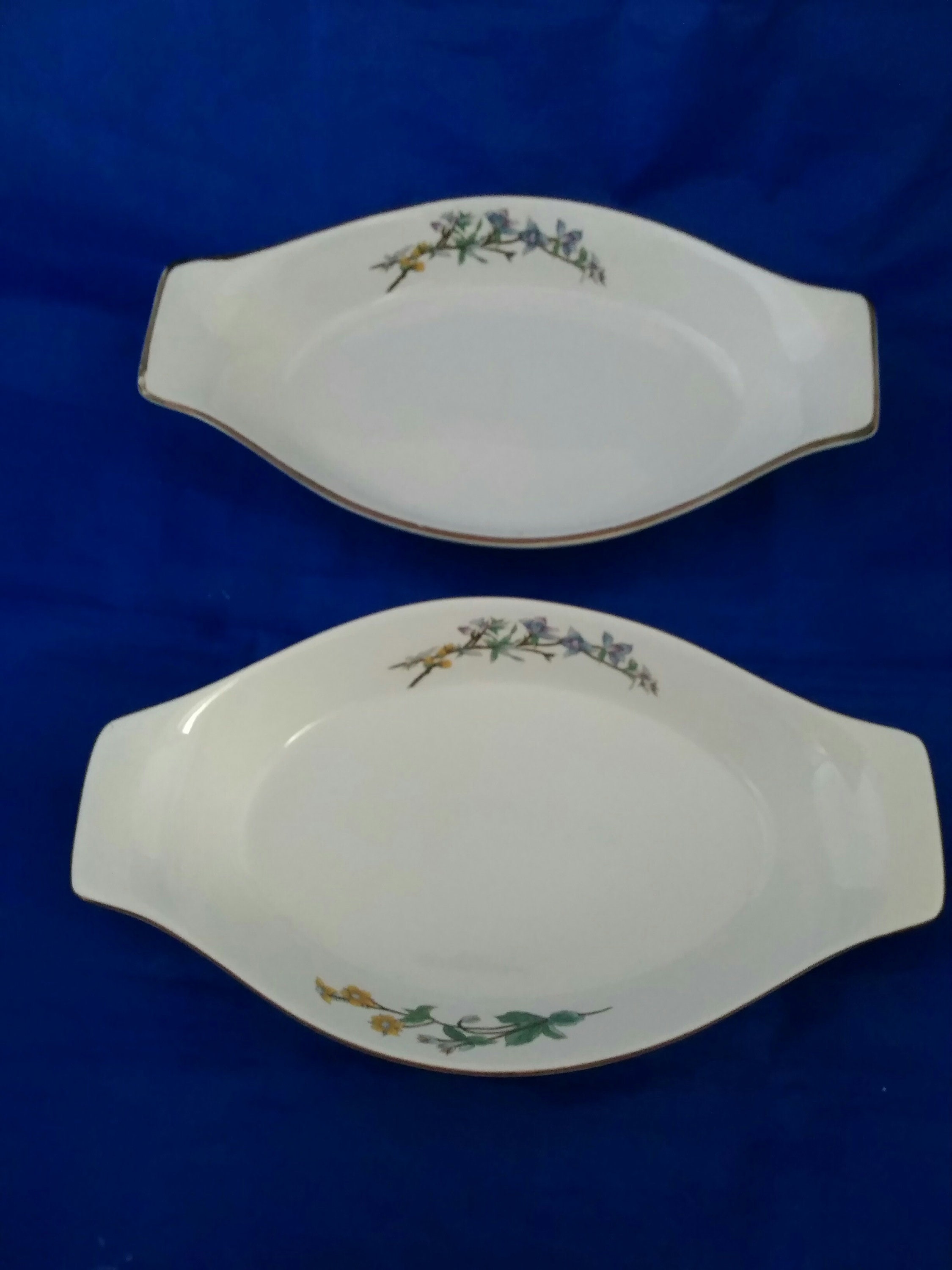 A set of 2 matching stoneware white Woodhill oval bakeware in | Etsy