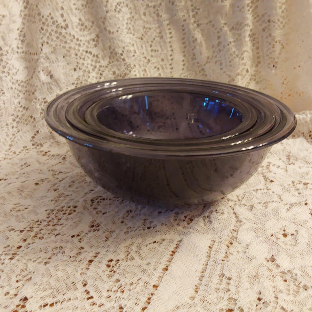Pyrex Set of 3 Pristine Purple Nesting Bowls in the 1980s Transparent ...