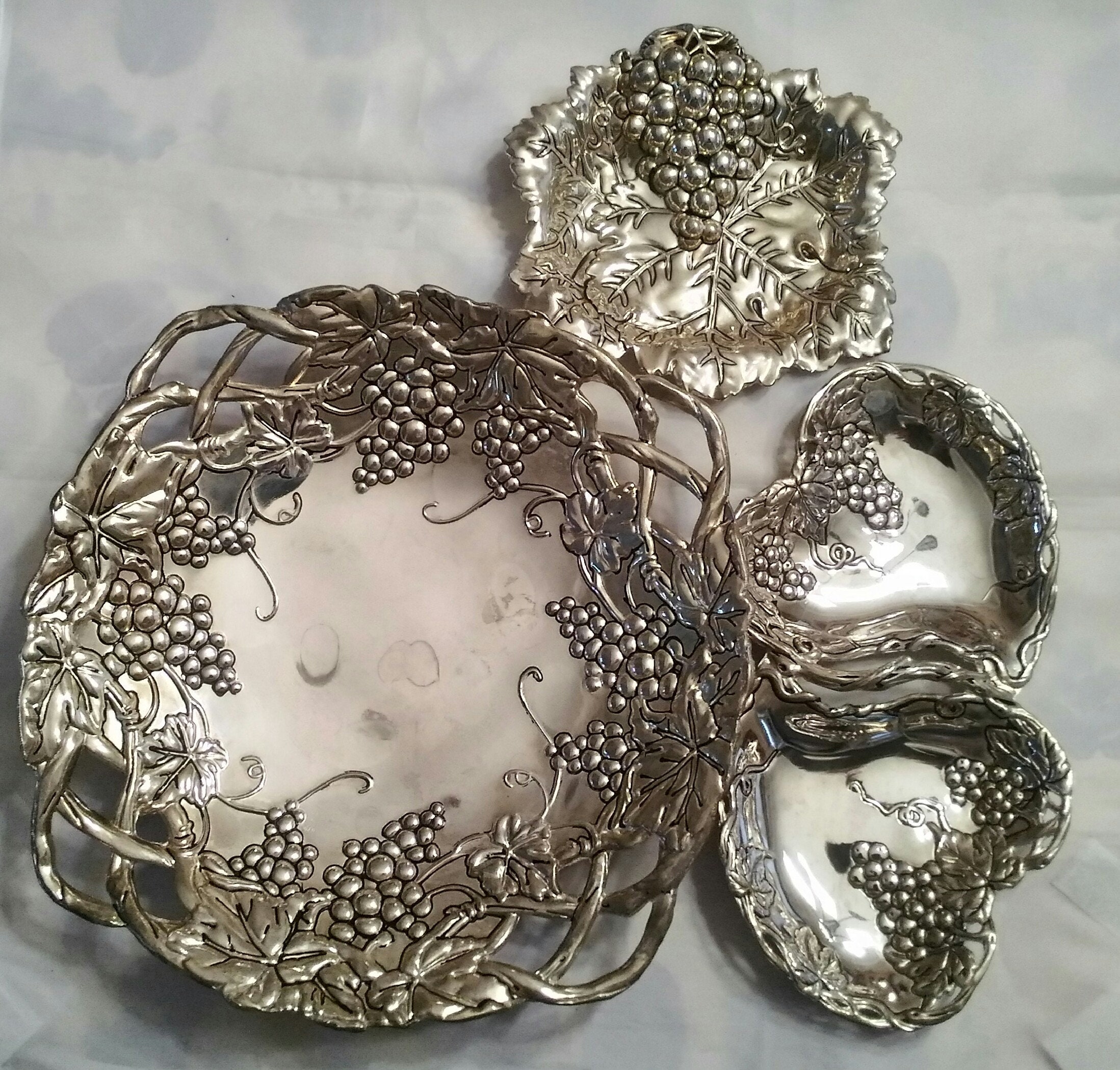 Set of 3 silver plated Godinger bowls in the grape design. - Etsy.de