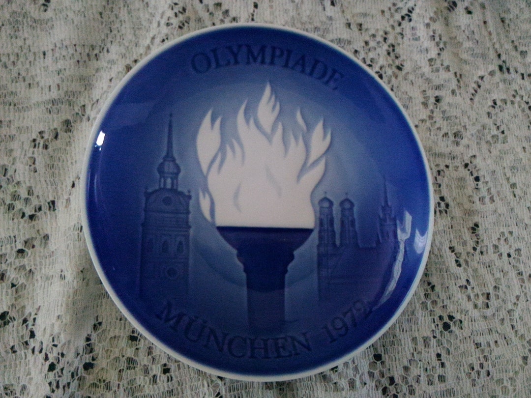 A 1972 Munich Olympic Games First Issue Delft Blue Collector Plate. BCP ...