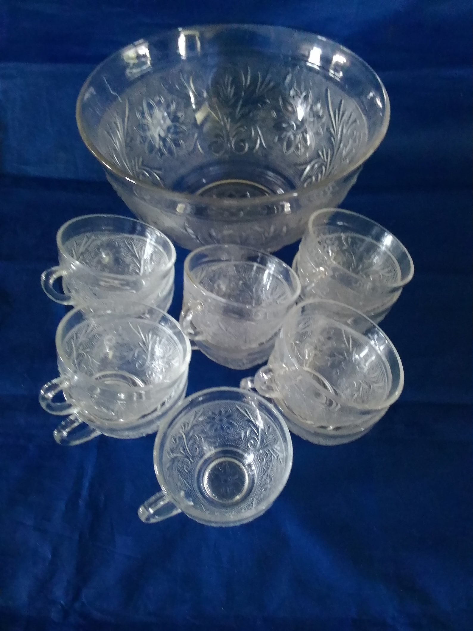 An Anchor Hocking Clear Glass 96 Oz Punch Bowl and 12 Matching 6 Oz ...