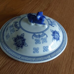 A 1930s Large 8 Inch Tall White With Blue Chinoiserie Chinese Rice Jar ...