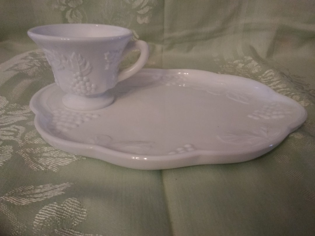 An 8 Piece Snack Set That is 4 Plates and 4 Cups in the Colony Harvest ...