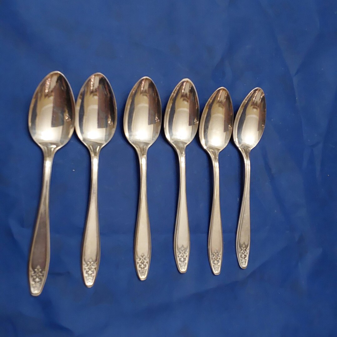 From the 1930s, a Set of 6 Lady Doris Patterned Silverplated Teaspoons ...