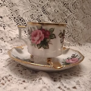 A White Decagon Porcelain Three Toes 5 Oz Cup With Shades of Pink Roses ...
