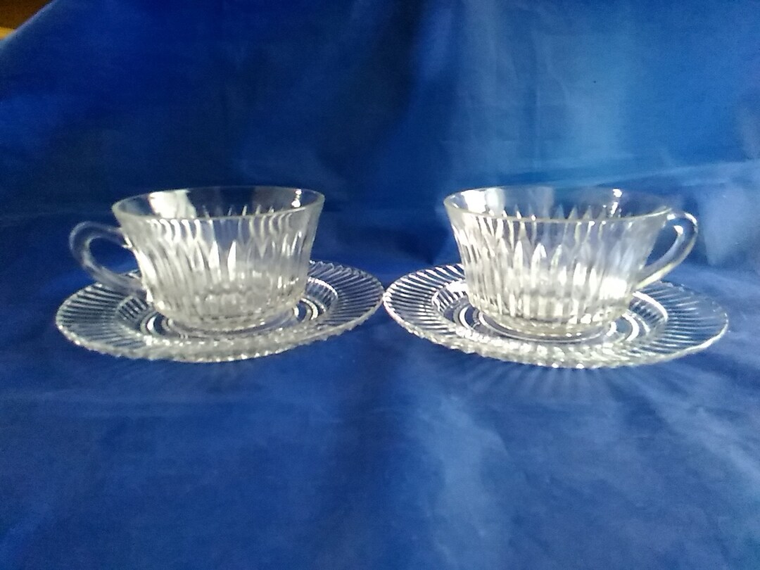 A Pair of 2 Sets of Anchor Hocking Glass Flared Footed Queen Mary 7 Oz ...