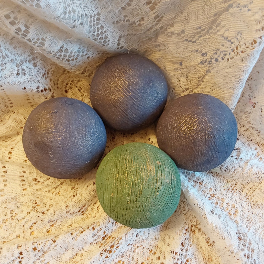 A Set of 4 Ceramic Decorative Spheres With Design to Look Like Yarn of ...