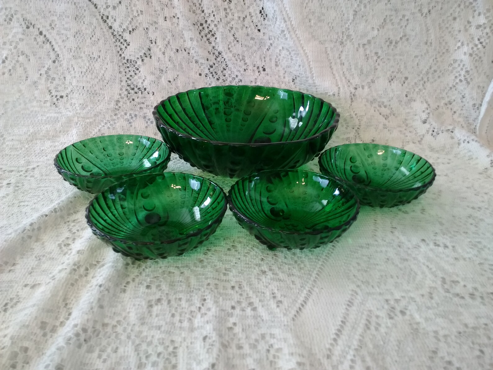 A 5 Pc Serving Glass Bowl Set in Emerald Green of 1 Large and 4 ...