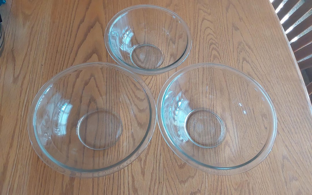 Set of 3 Nested Pyrex Mixing Bowls That Include 2 #325 2.5 Liter and 1 ...