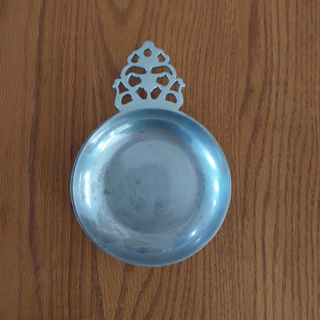A Stede 6 Inch Porringer Pewter Bowl With a Scroll Pewter Handle. It ...