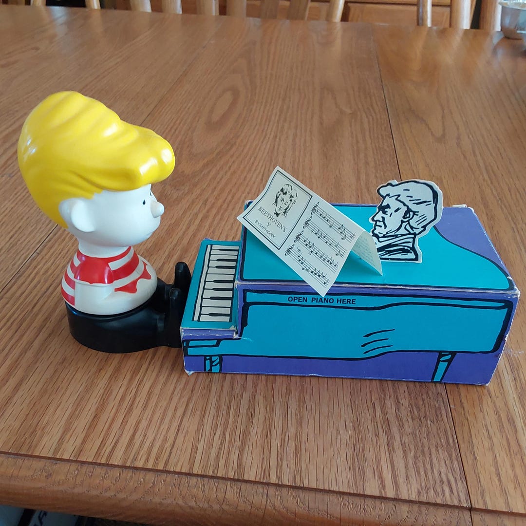 Avon Peanuts Character, Schroder, Figure With Bubble Bath in Original ...