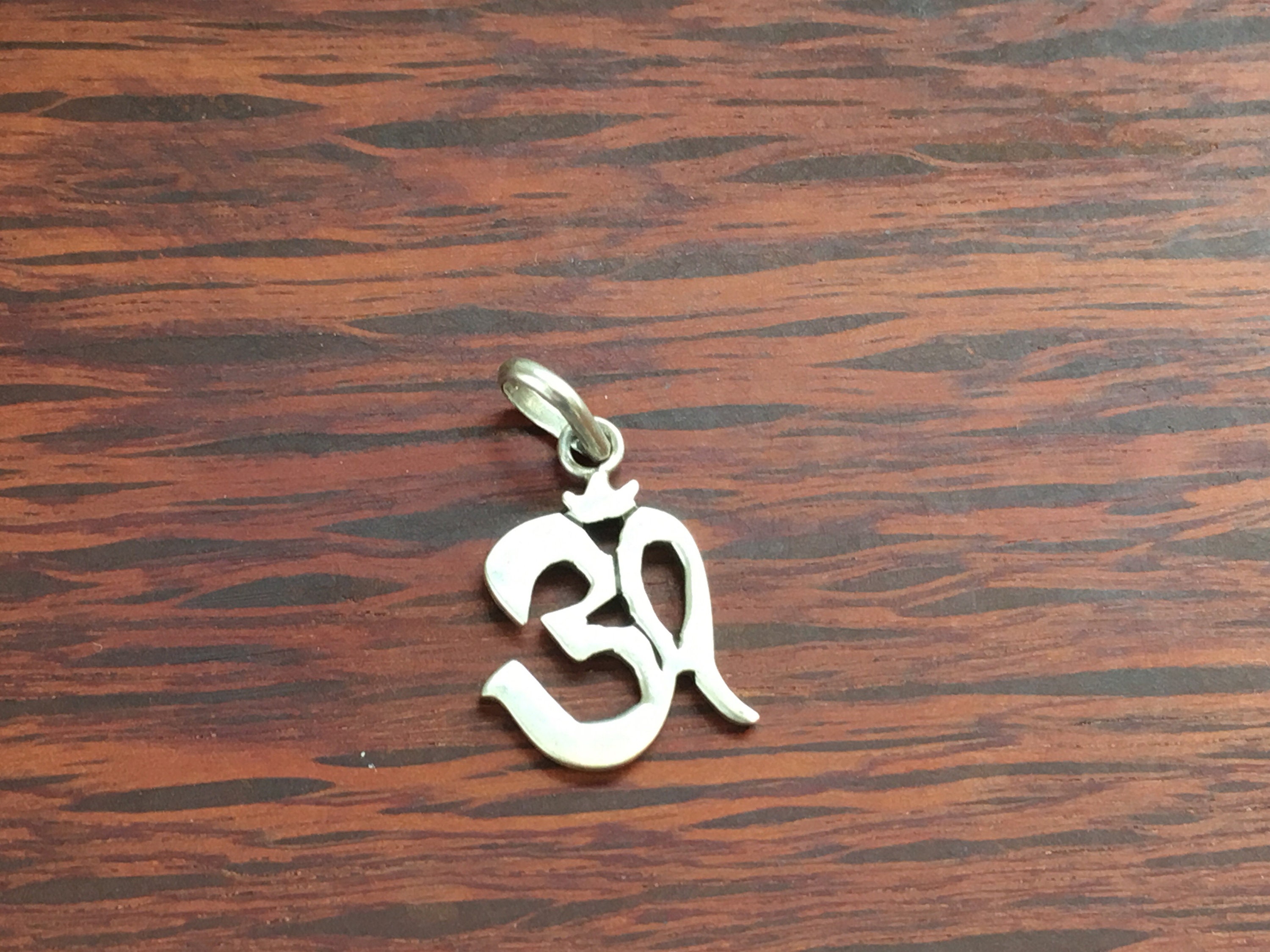Vintage Sterling Silver Om Symbol Charm - Etsy.de