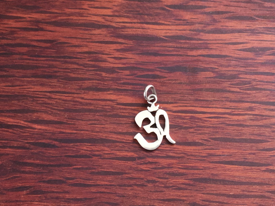 Vintage Sterling Silver Om Symbol Charm - Etsy.de