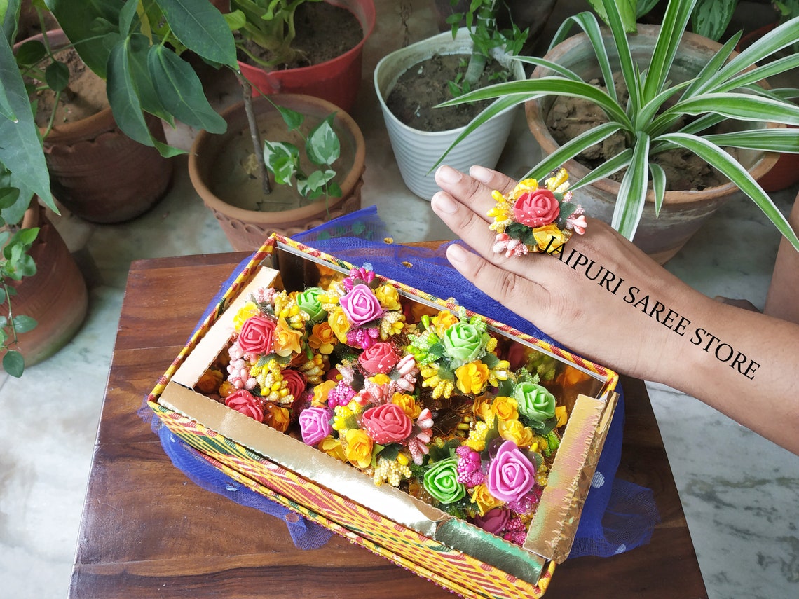 25 Set Mehendi Gifts Potli Bag Ganey Bindi Ring Wedding Favors - Etsy