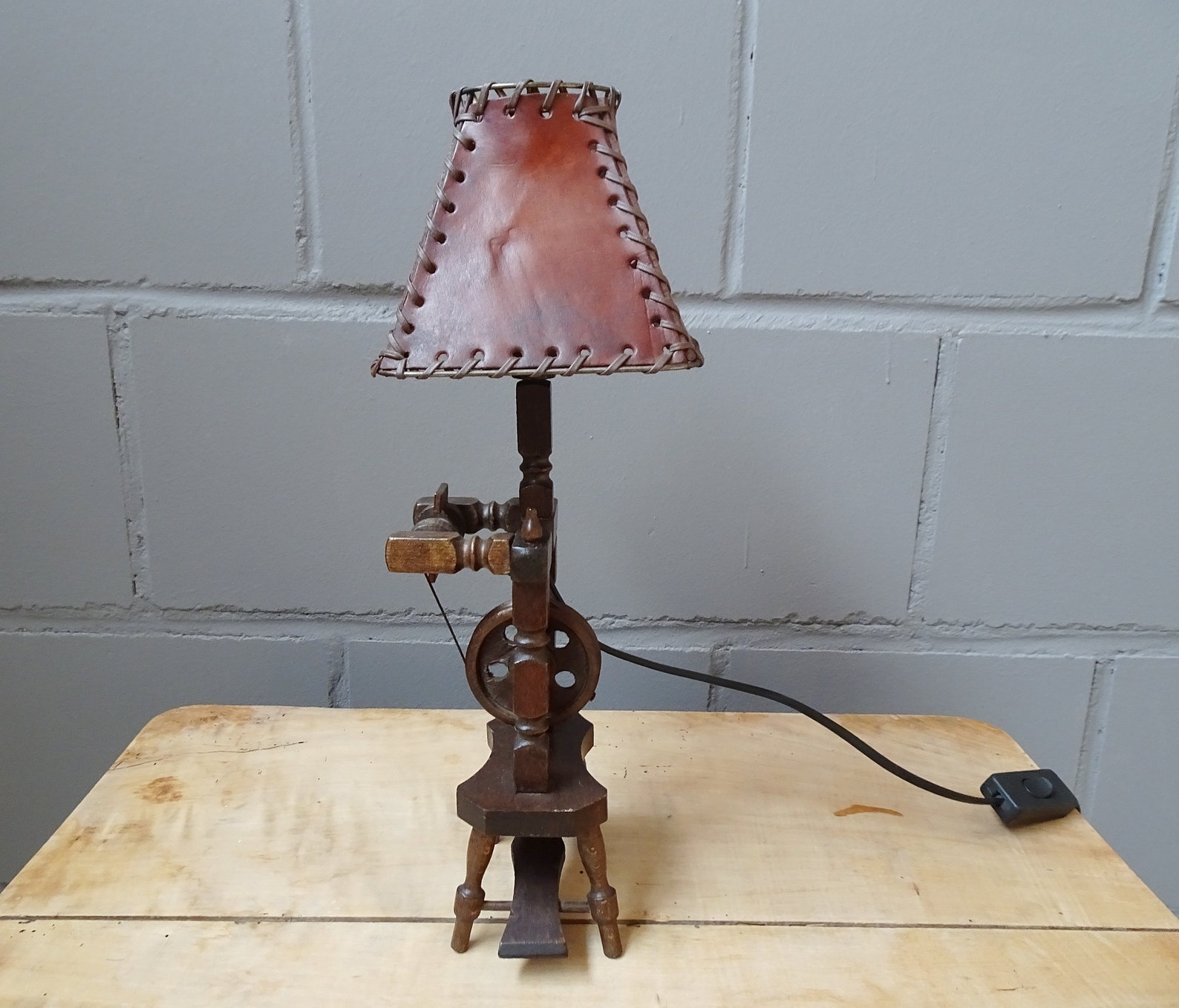 Small Spinning Wheel Table Lamp, Nostalgic Table Lamp, Wood Lamp - Etsy