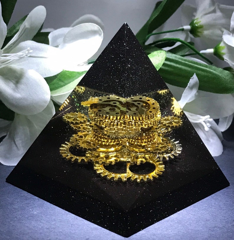Base/Height Home Decor 8cm x 8cm PYRAMID PAPERWEIGHT Steampunk style ...