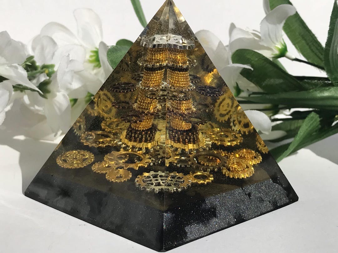 PYRAMID PAPERWEIGHT - Gear Sculpture - 3"x3" (8cm/8cm) Base/height Home ...