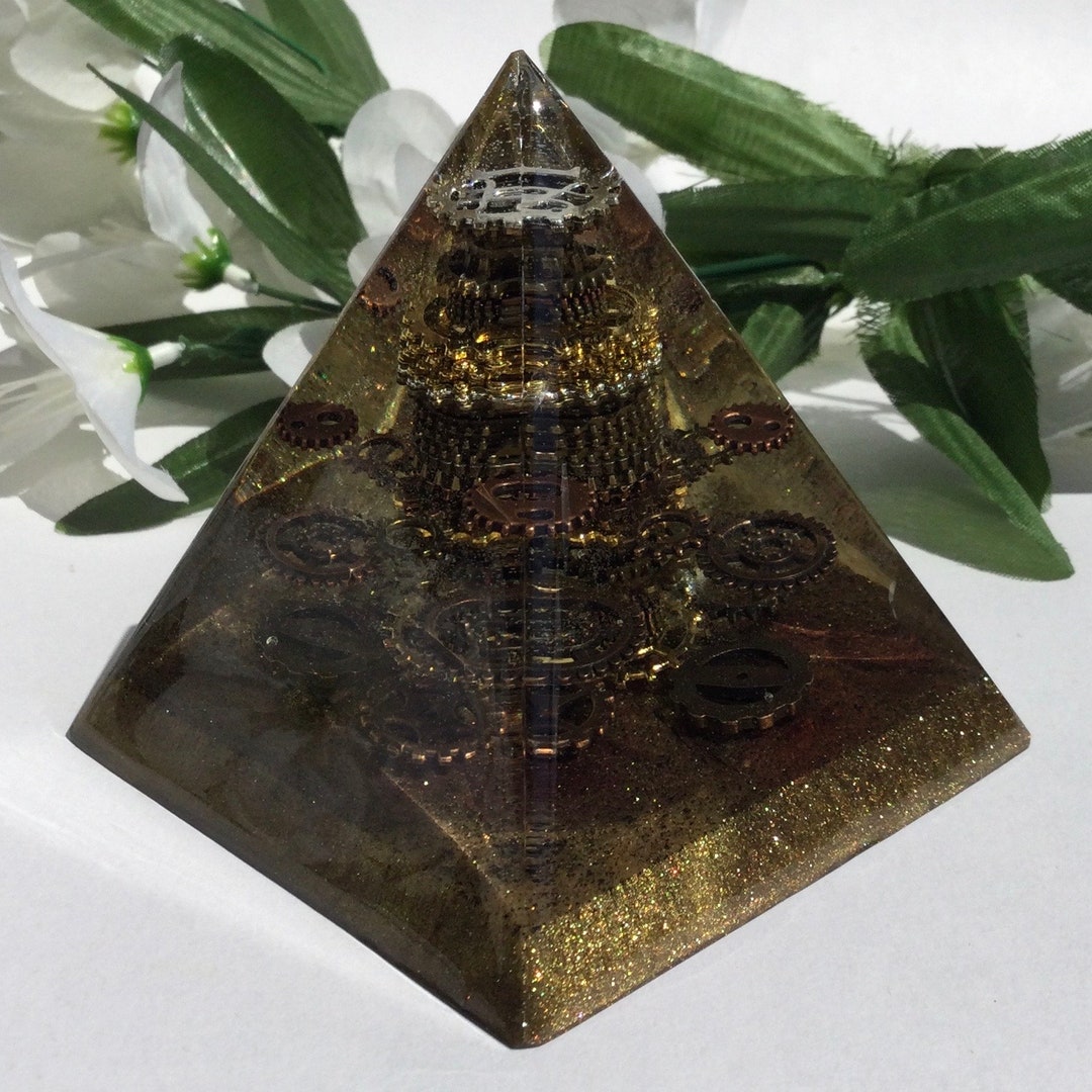 Mini Steampunk Style PYRAMID PAPERWEIGHT With Layered Gears 3x3 8cm/8cm ...