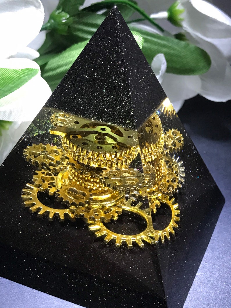 Base/Height Home Decor 8cm x 8cm PYRAMID PAPERWEIGHT Steampunk style ...