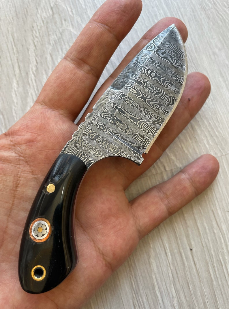 REAL DAMASCUS Skinning Knife – Cow Horn Handle – 150 Layers – Full Tang ...