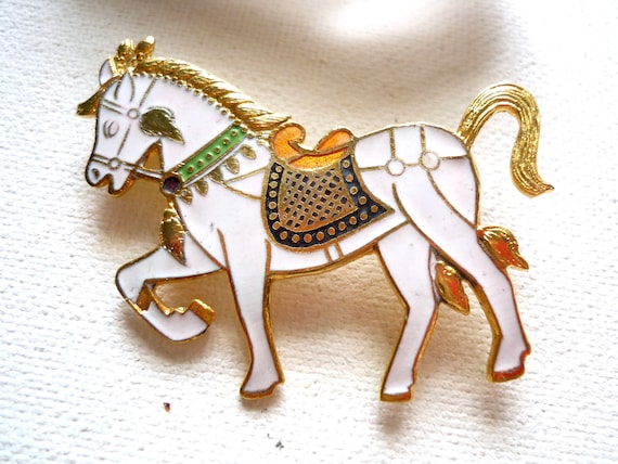 Horse enamel brooch - vintage 90s- animal brooch in w… - Gem