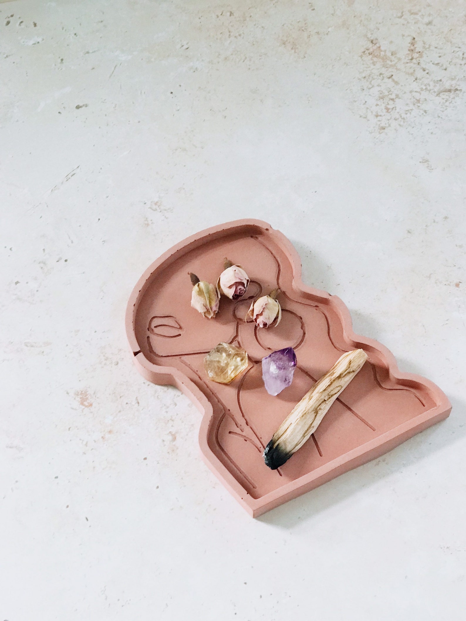 Concrete tray // Female body tray // Feminist gift// Feminine | Etsy
