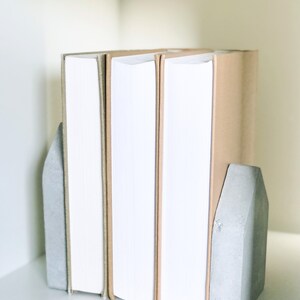 Concrete Bookends // Concrete House // Shelf Decoration // Scandinavian ...
