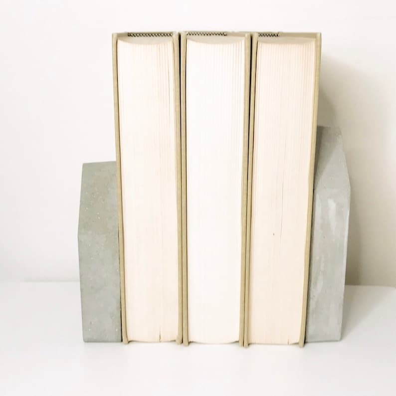Concrete bookends // Concrete house // Shelf decoration // | Etsy