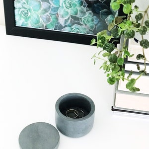 Modern Concrete Jewelry Box // Cufflinks Box // Rings Box // Trinket ...