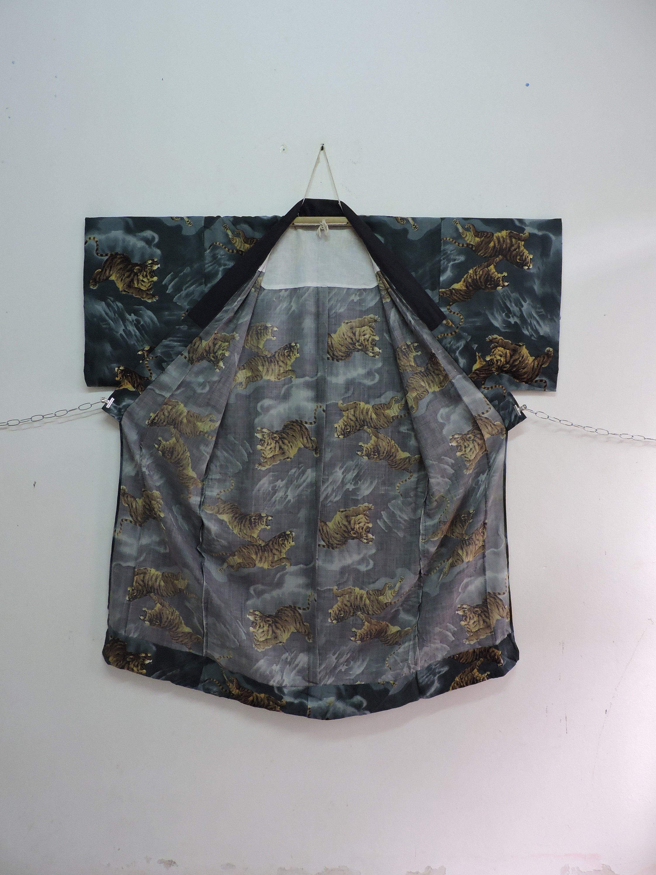 Japanese Mens Juban Inner Kimono Pattern of Tigers Cotton - Etsy