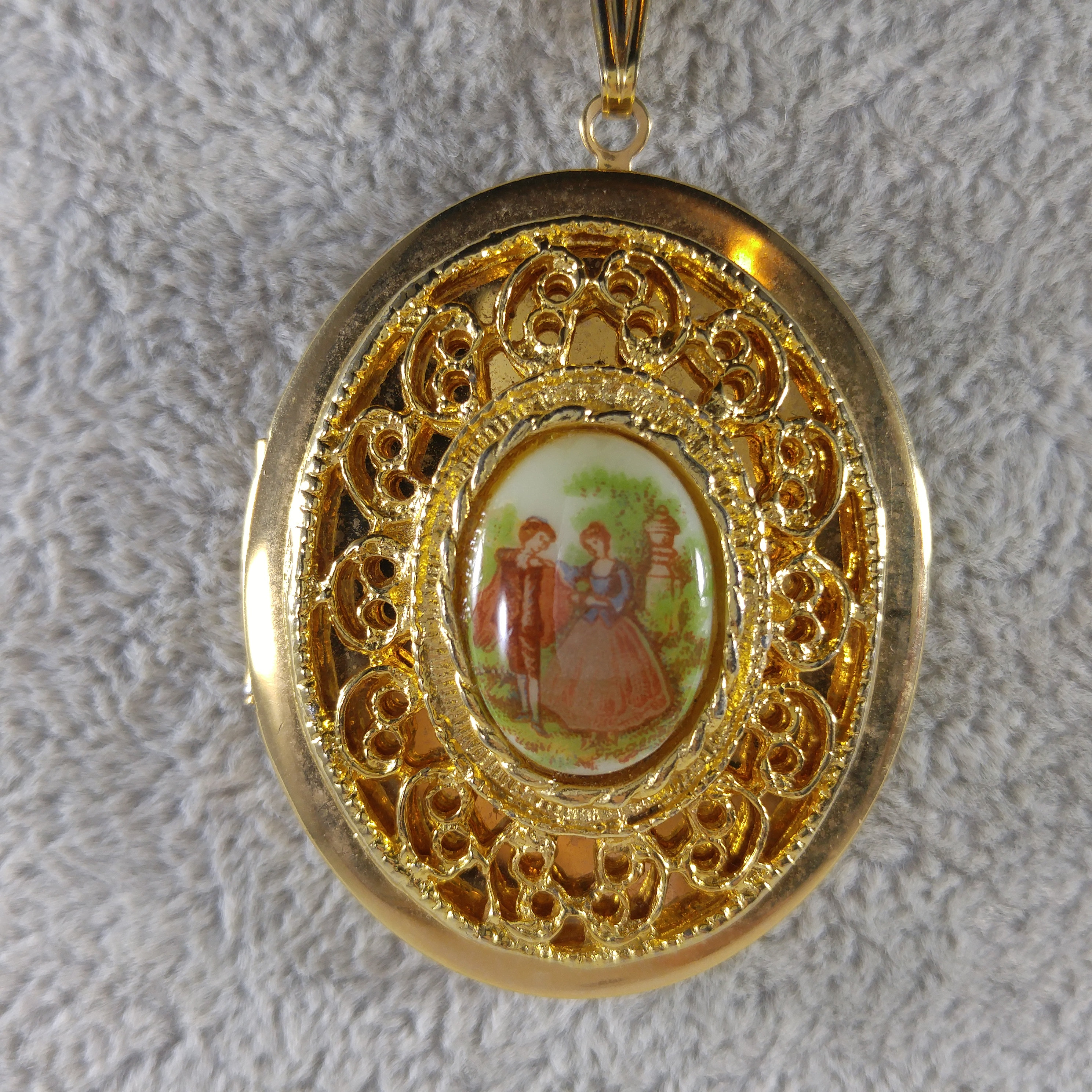 Ceramic Cameo Photo Locket Necklace Filigree Gold Plated 1960s Vintage Jewelry