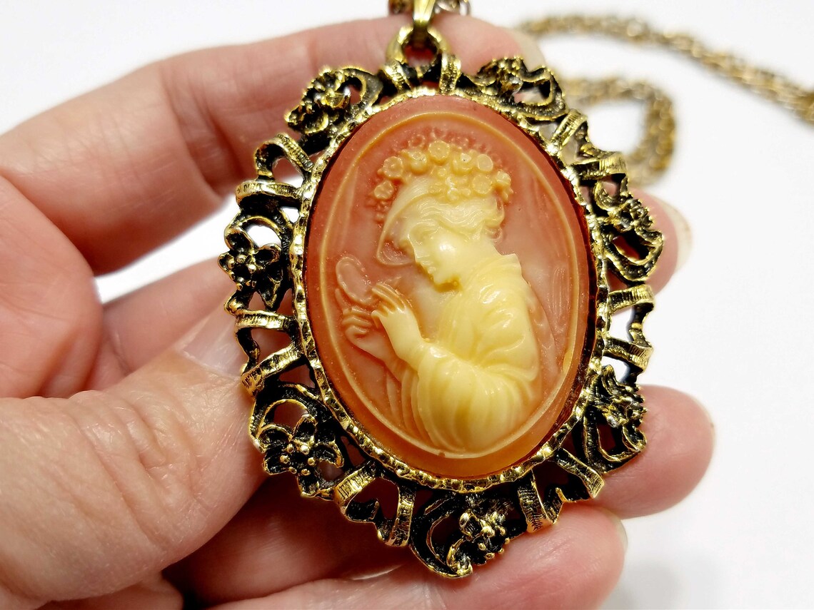 Victorian Style Cameo Pendant Necklace High Relief Resin Lady - Etsy