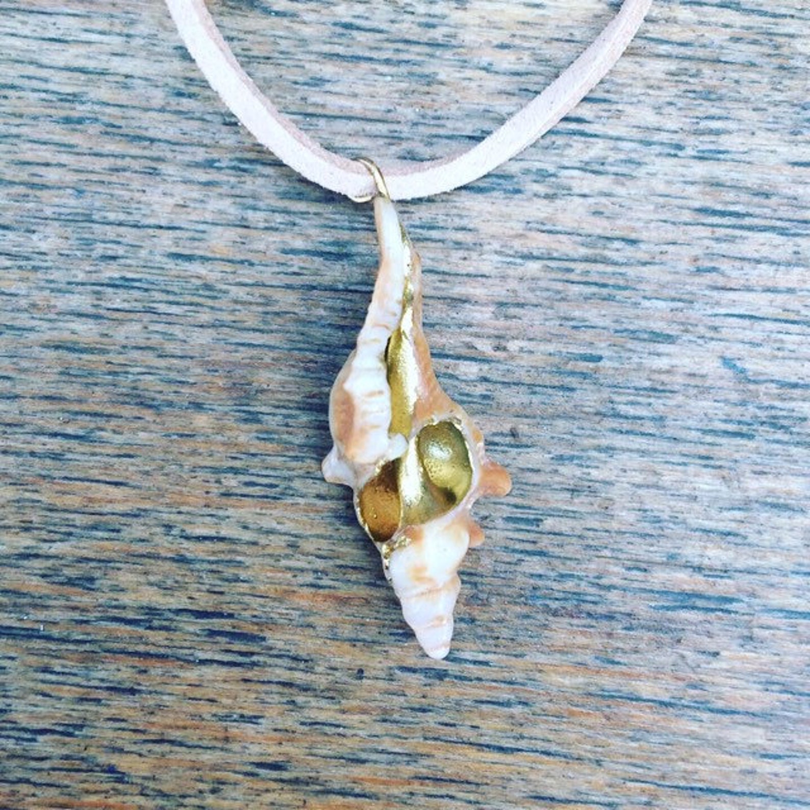 Chrome Gold Spiral Seashell Pendant Necklace - Etsy.de