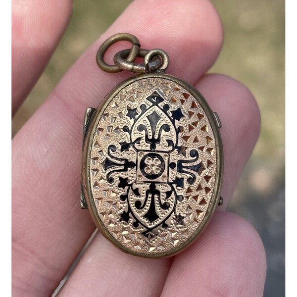 Victorian Locket - Etsy