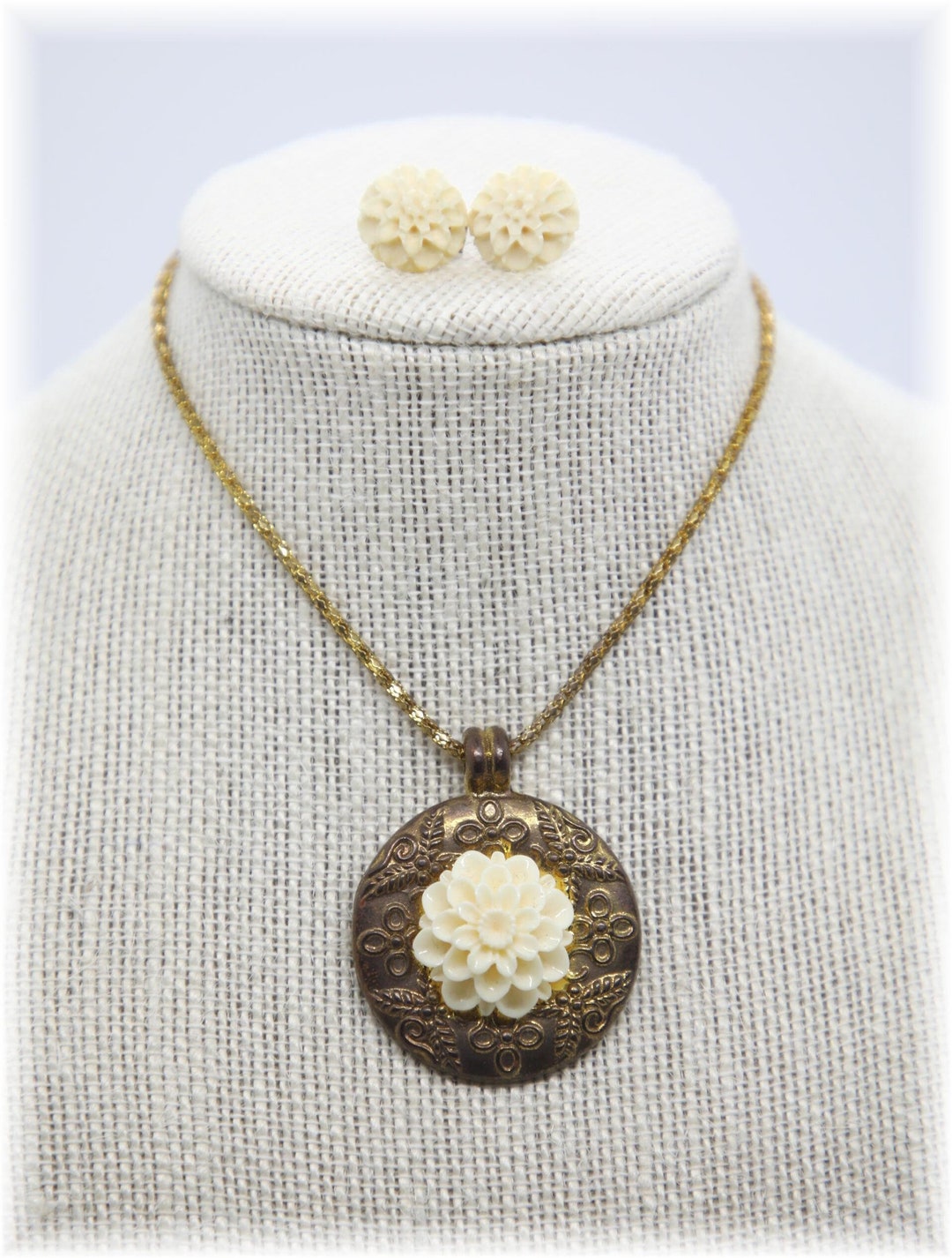 Vintage Cream Carnation Flower 3D Pendant Burnished Gold - Etsy