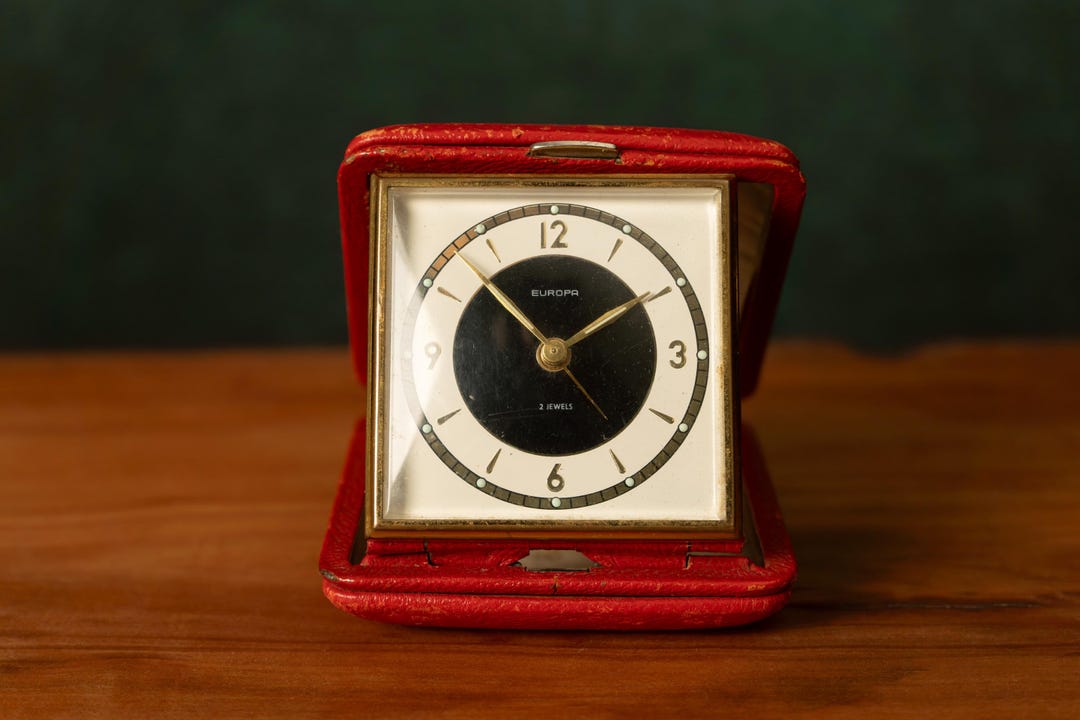 Vintage EUROPA Travel Clock / Red Faux Leather Case / Mechanical Clock ...