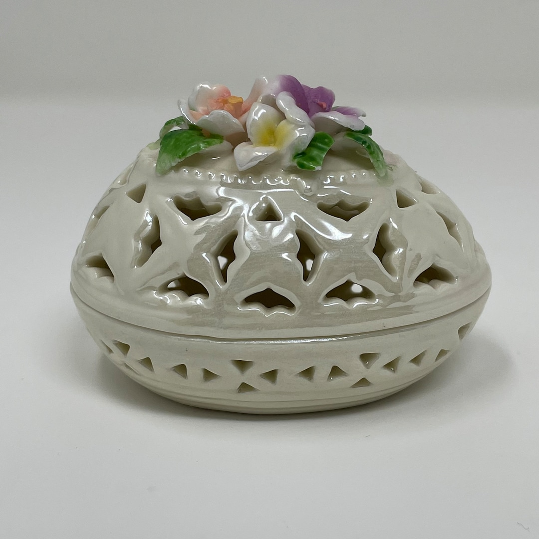 Vintage 90s Lace Style Peek a Boo Egg Trinket off White With Delicate ...