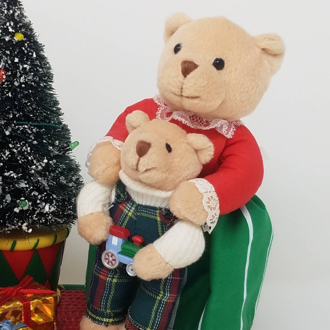 Vintage Christmas Family Bears Musical Display Stand Automatic ...