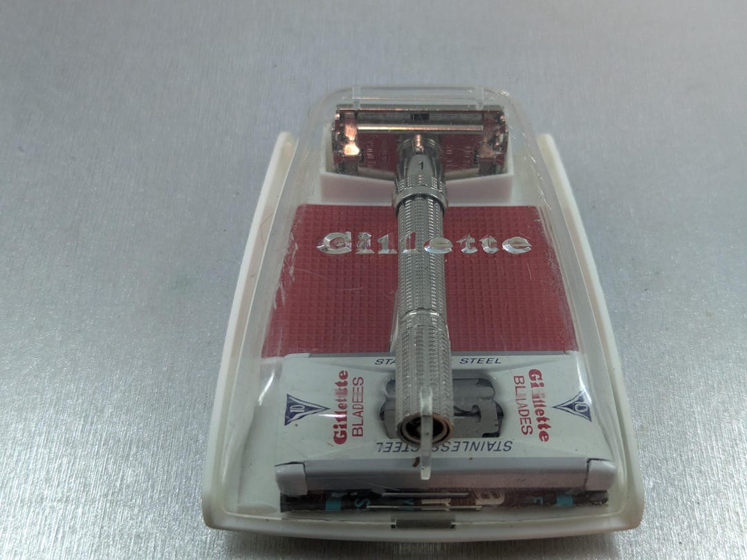 1965 Gillette Slim Adjustable RED Case With Blade Dispenser ...