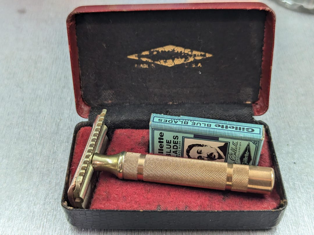 1934 Gillette Gold Short Comb Red and Black Vintage Safety Razor Set in ...