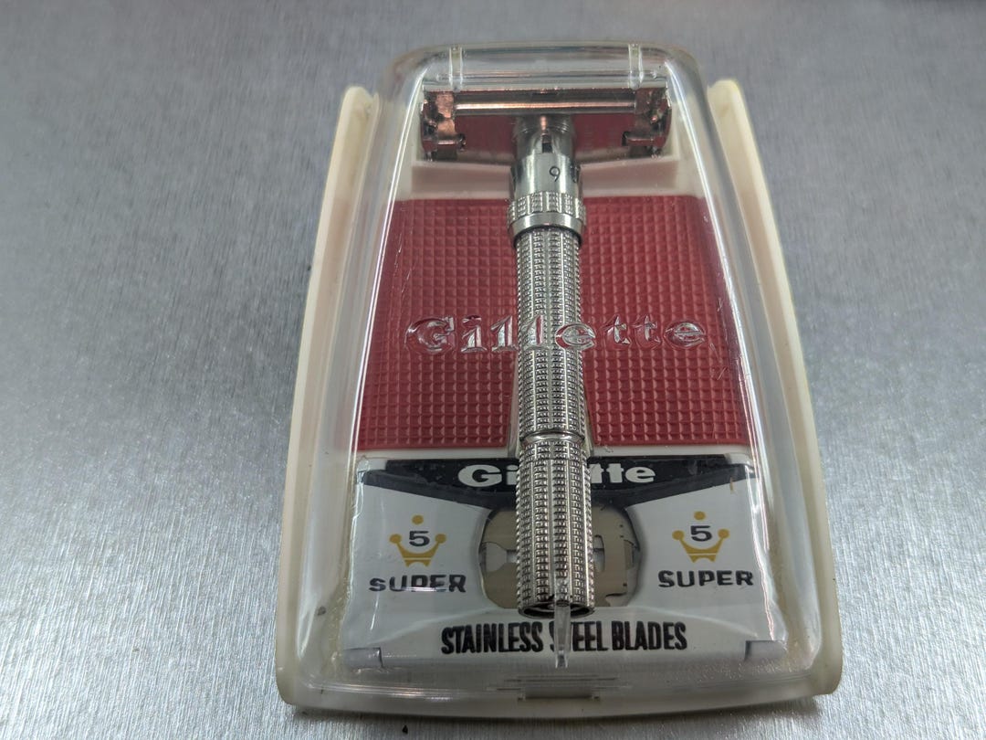 1965 Gillette Slim Adjustable RED Case With Blade Dispenser ...