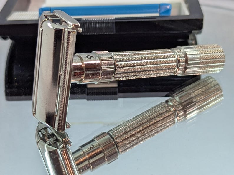 1960 Gillette Fatboy Adjustable Safety Razor Set With Blades in Case ...
