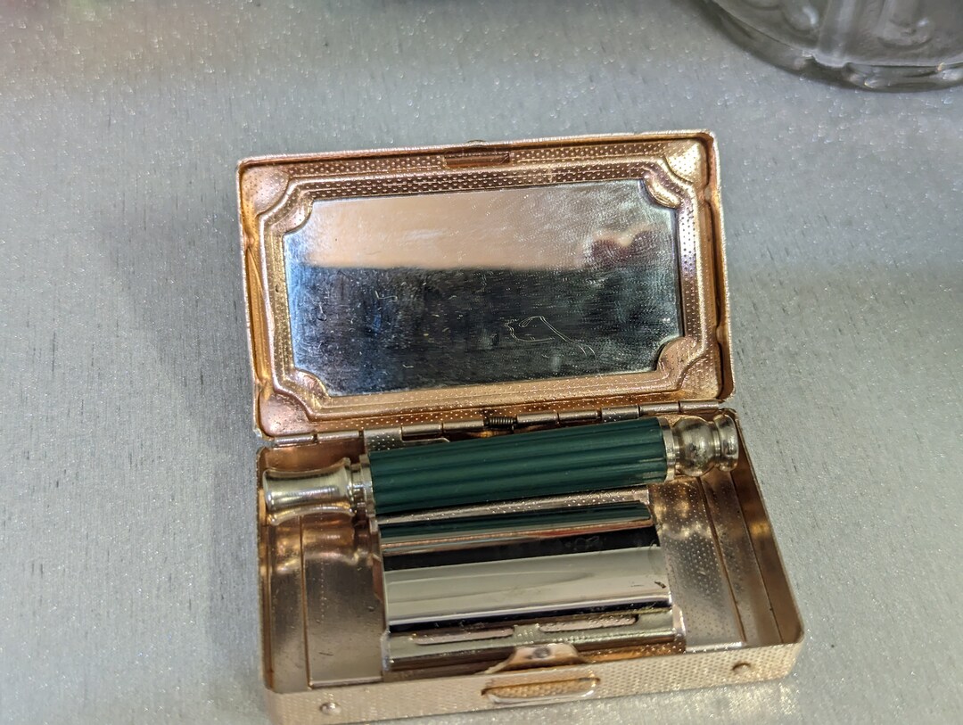 1950s Flying Eagle Safety Razor Travel Set in Metal Case With Mirror ...