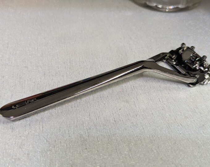 The LEAF RAZOR Triple-blade Pivoting Head Safety Razor With Blades - Etsy