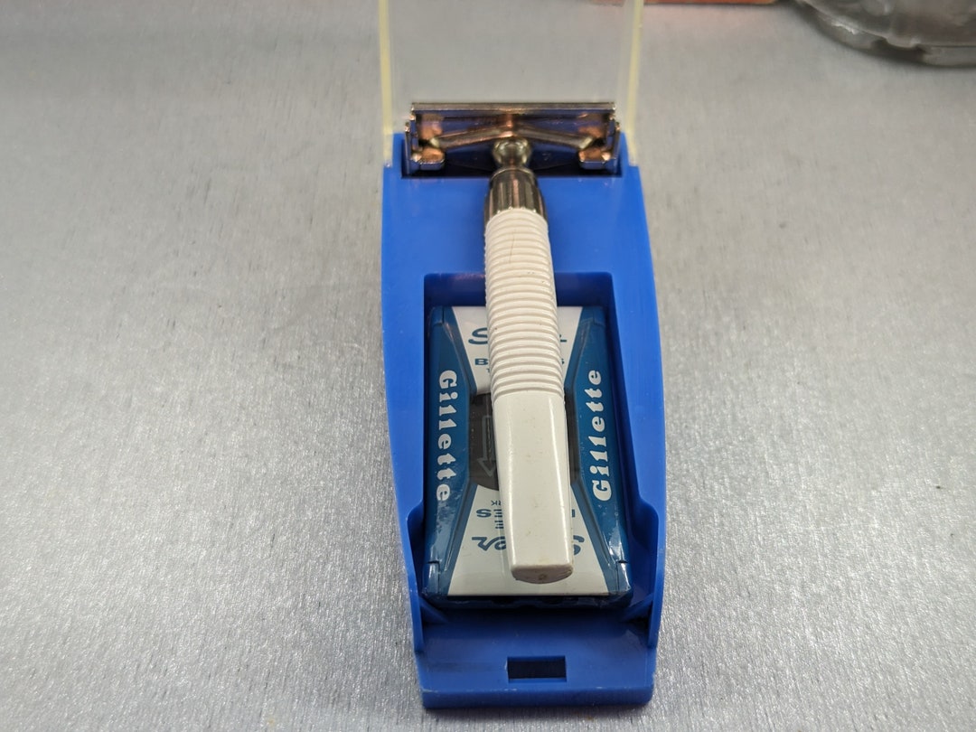 1964 Gillette British Slim Twist Vintage Safety Razor Set in Case With ...