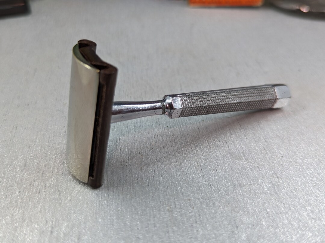1940s SLANT STROKE BAKELITE Base Plate Vintage Safety Razor - Neat! - Etsy