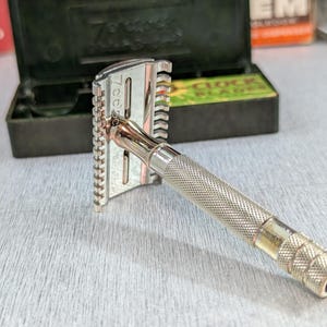 1930s British Gillette NEW 7 O'clock Flat Bottom Vintage Safety Razor ...